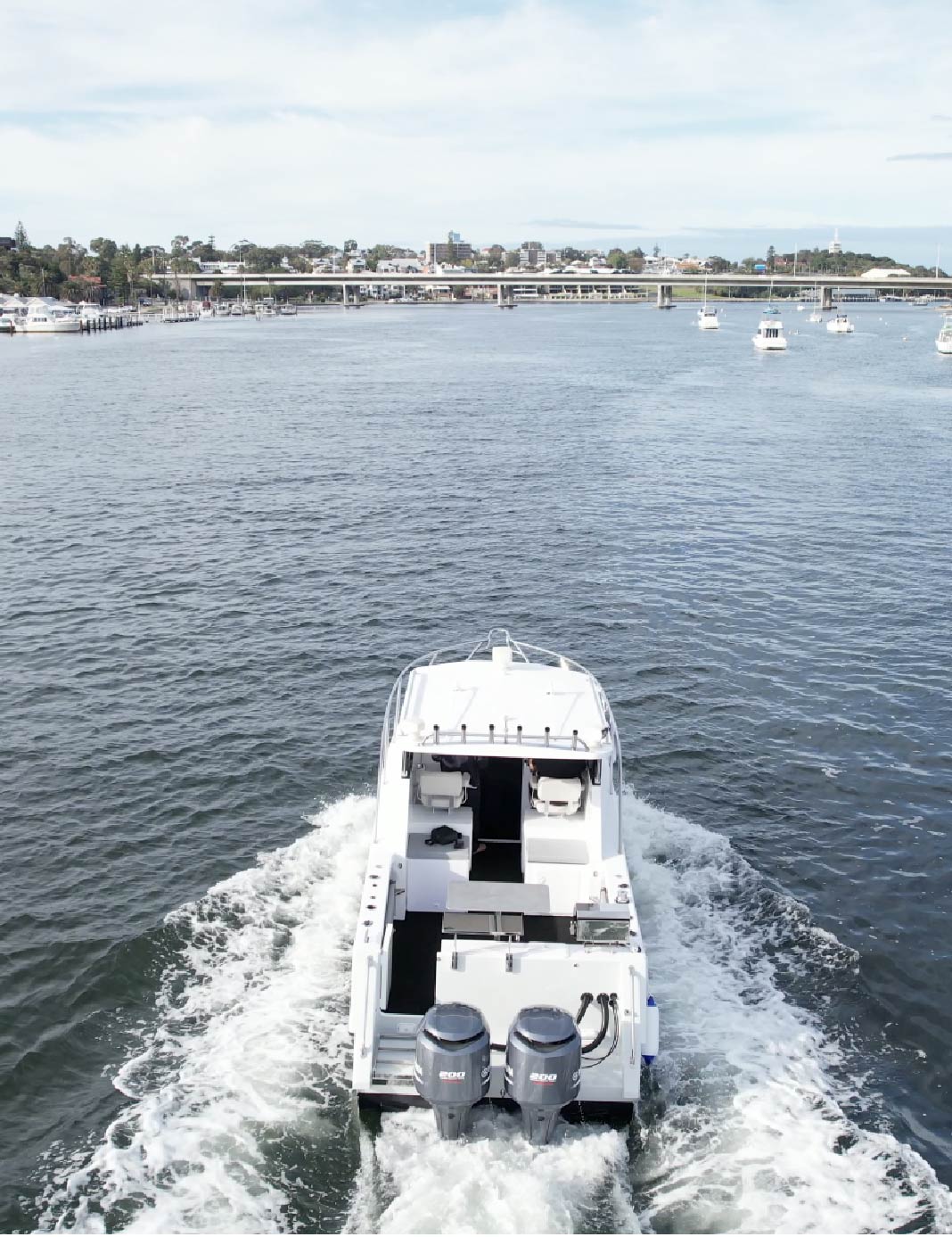 8200LC – Lux Custom Boats